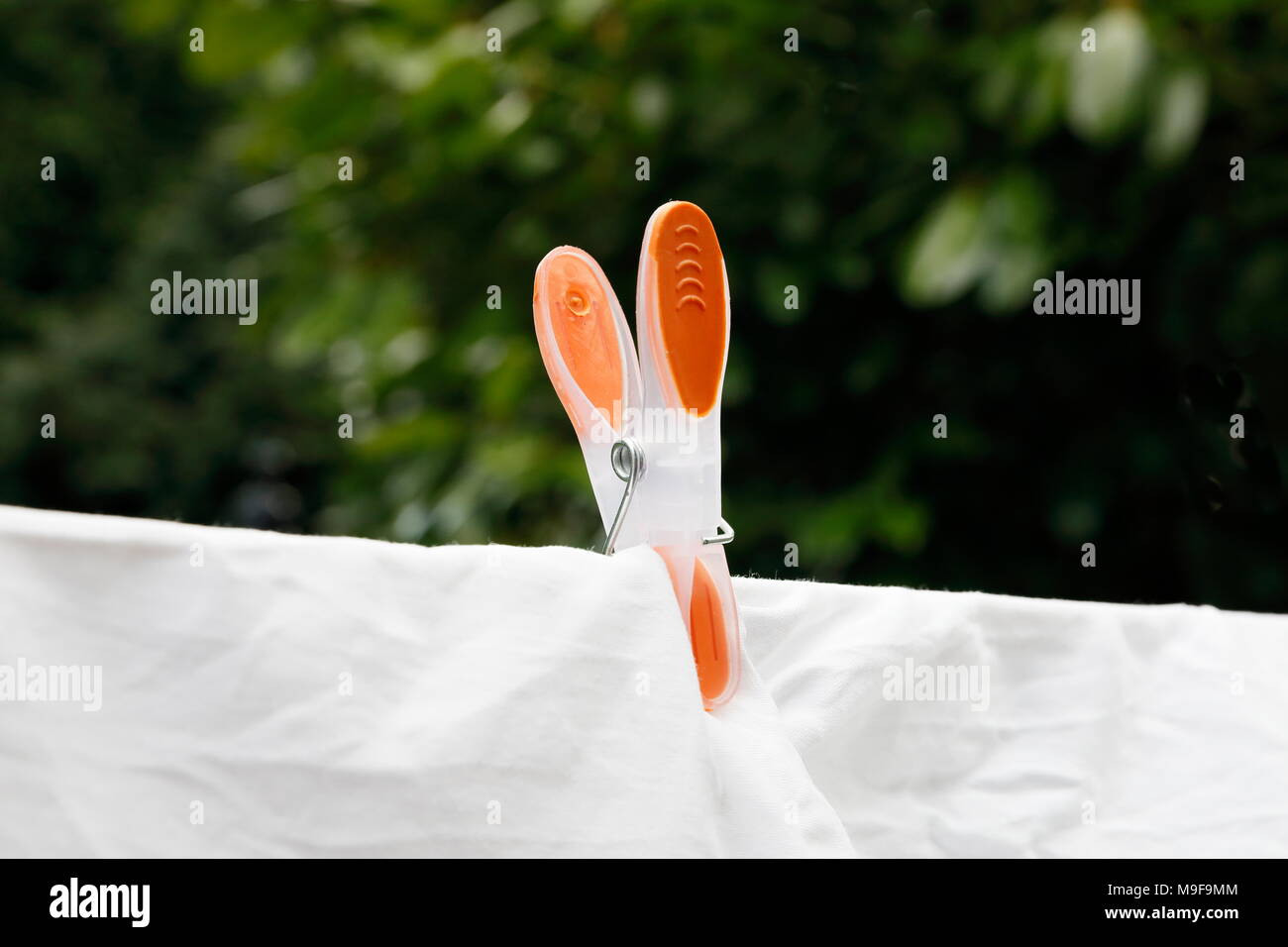 Sheets on washing line hi-res stock photography and images - Alamy