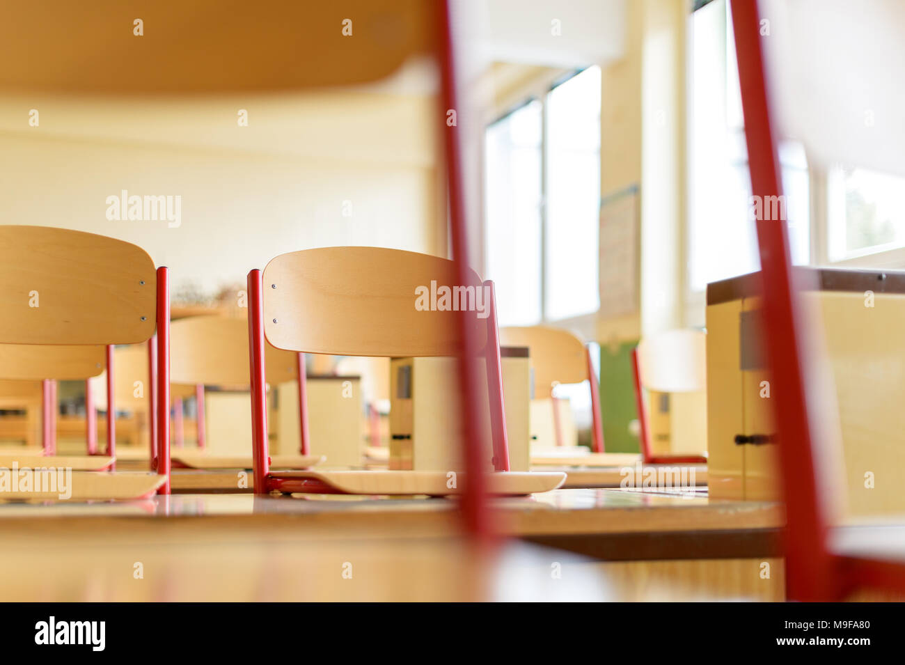 Empty science lab classroom hi-res stock photography and images - Alamy