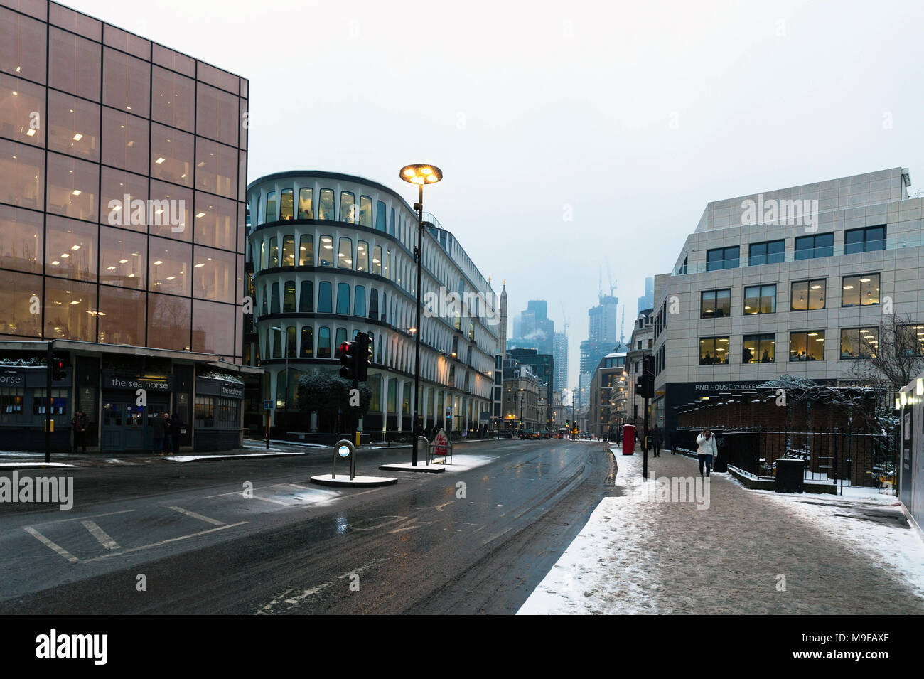 Snowy street scene hi-res stock photography and images - Alamy