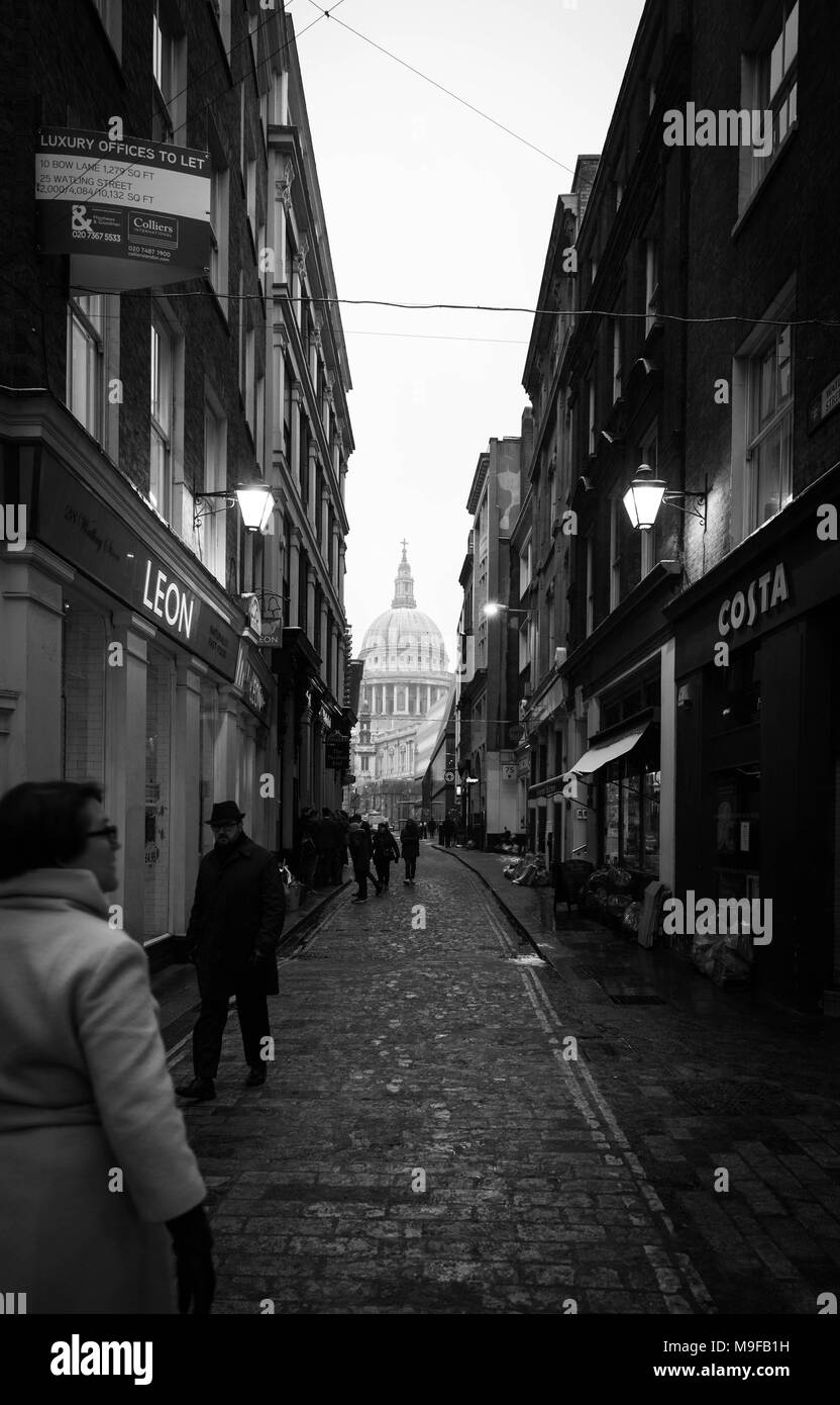 Watling Street scene with St. Paul's Cathedral on the background ...