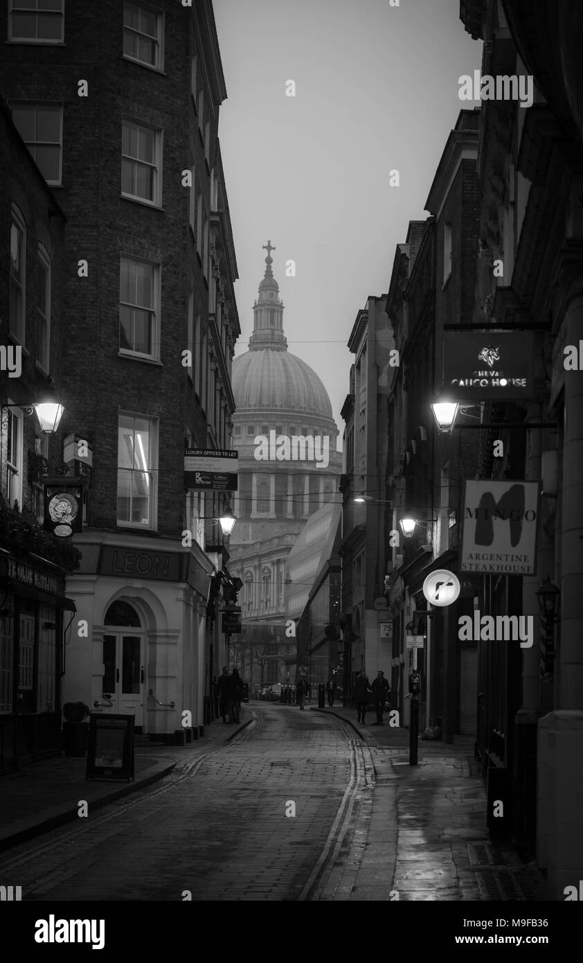 Watling Street scene with St. Paul's Cathedral on the background ...