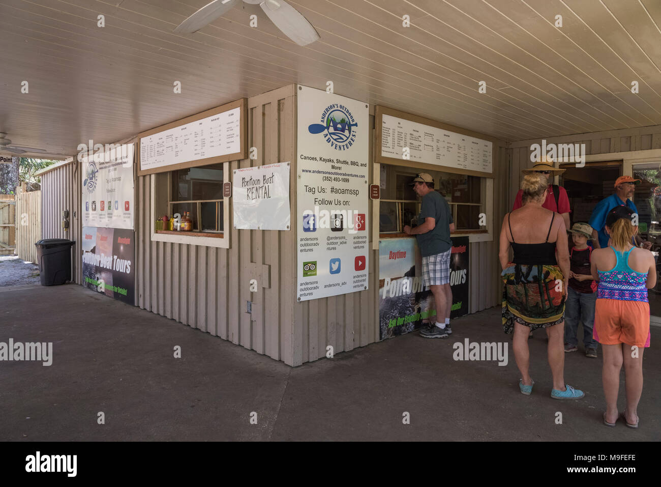 Concession stand hi-res stock photography and images - Alamy