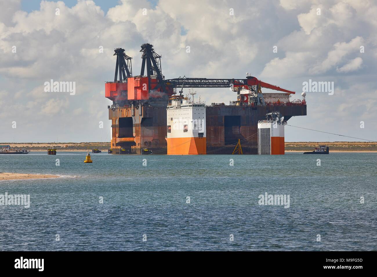 Semi submersible crane vessel hi-res stock photography and images - Alamy