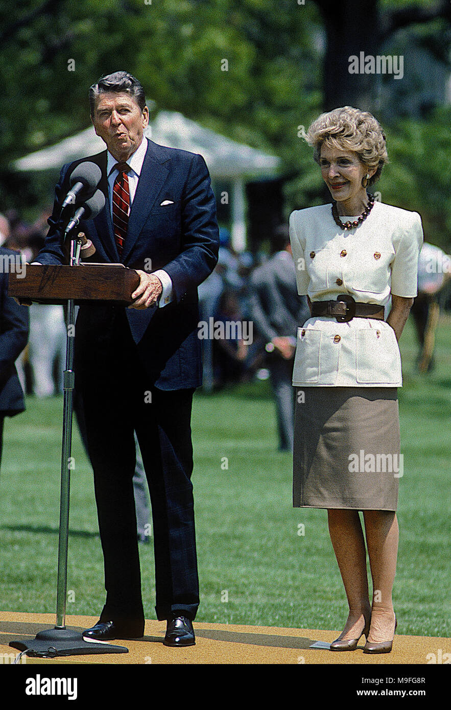 Ronald reagan president podium hi-res stock photography and images - Alamy