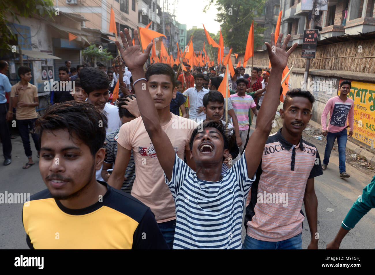 Kolkata, India. 25th Mar, 2018. Hindu activist shout Lord Ram name ...