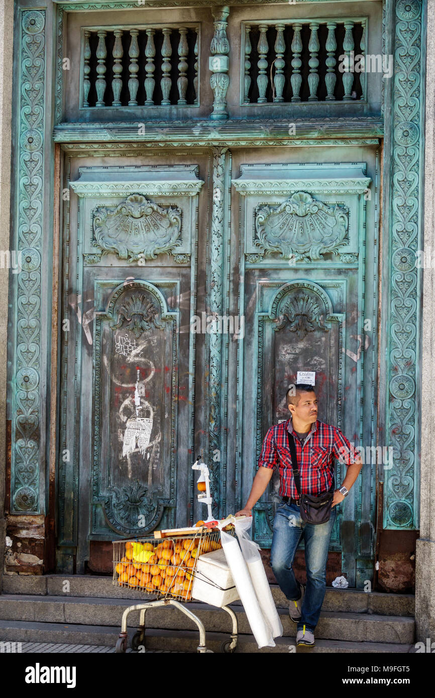 Informal man hi-res stock photography and images - Alamy