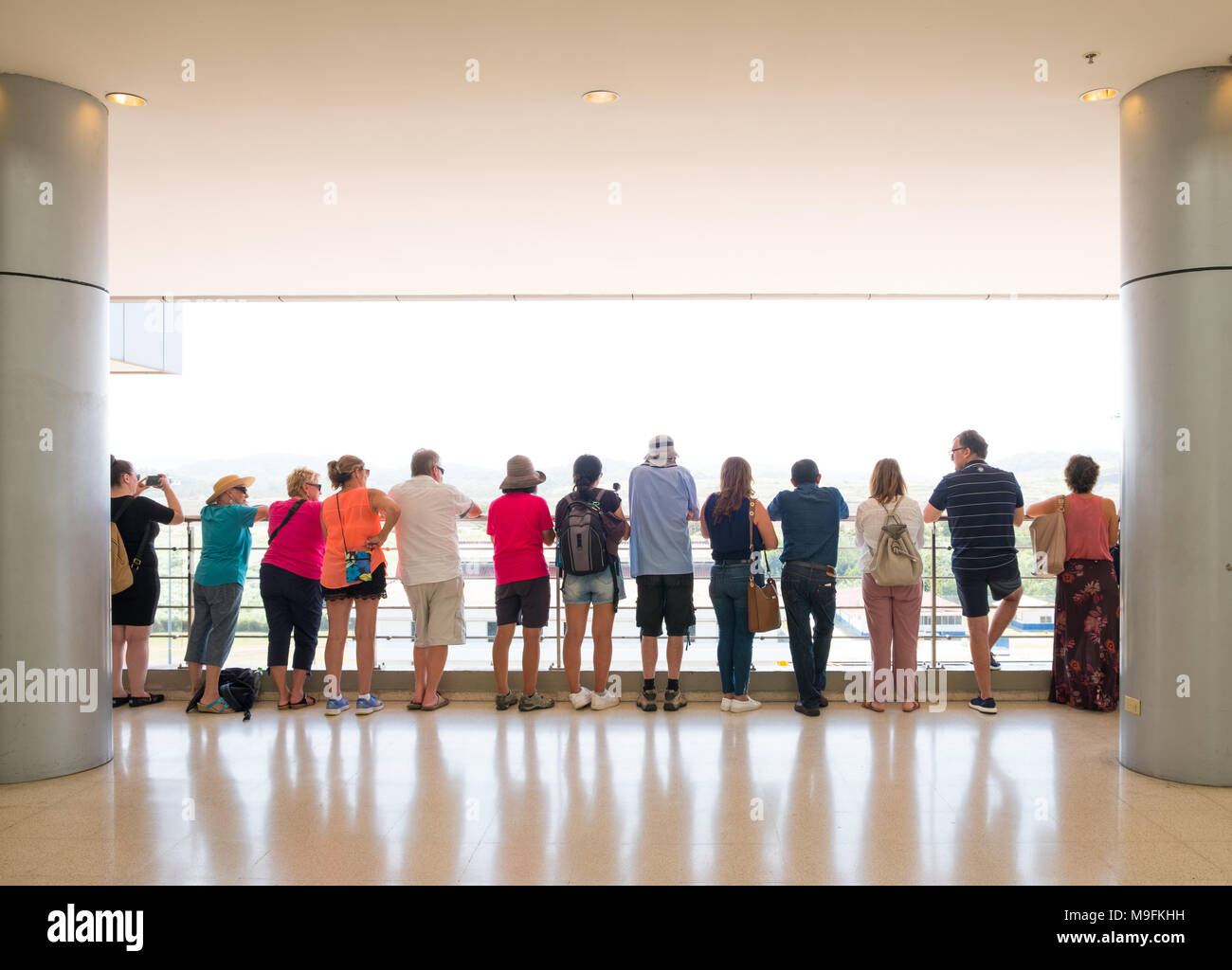Group standing from behind hi-res stock photography and images - Alamy