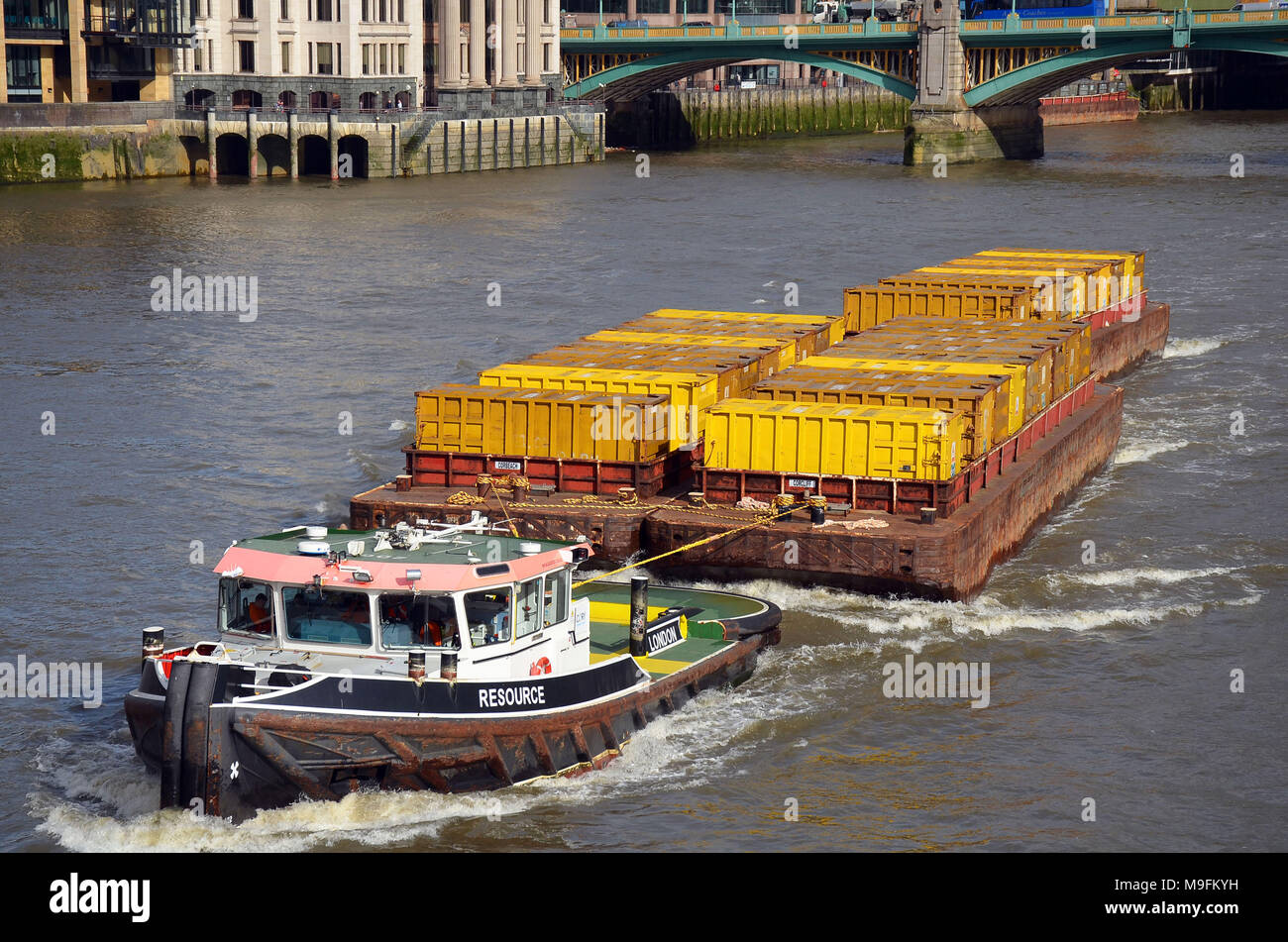 Thames waste tugs hi-res stock photography and images - Alamy
