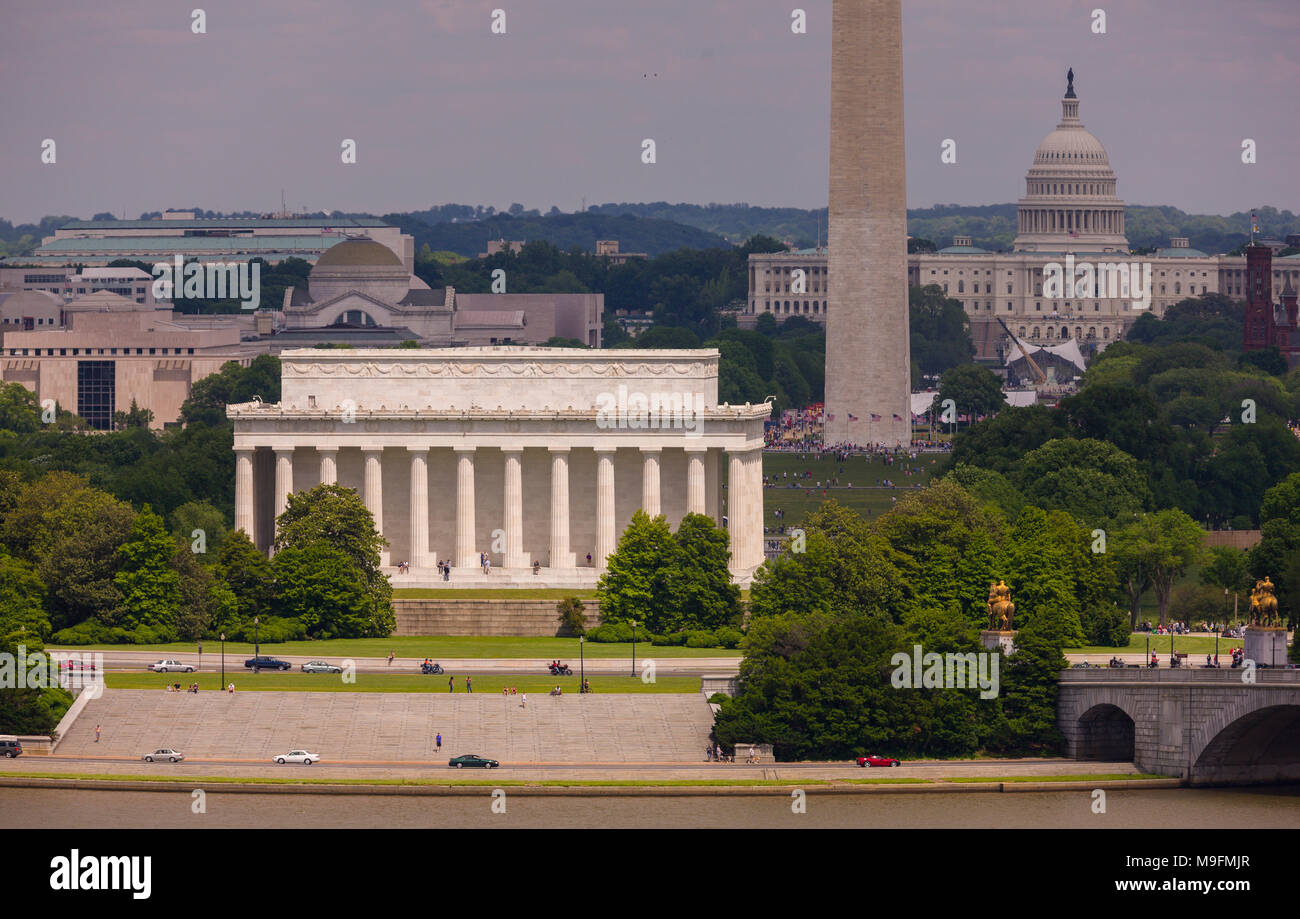 WASHINGTON, DC, USA - Washington skyline with Lincoln Memorial ...