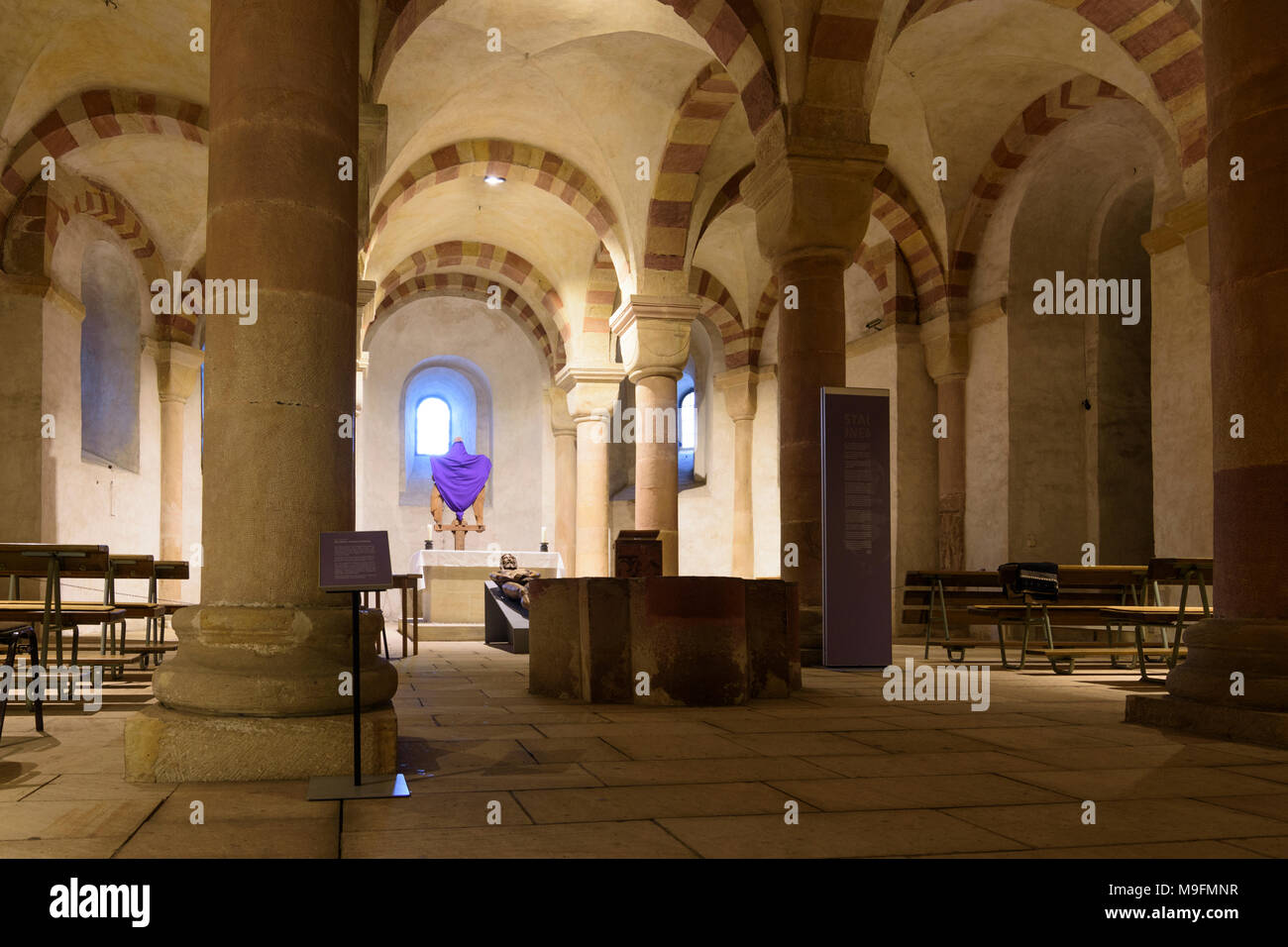 Speyer: Dom (cathedral), Krypta (crypt), main altar at Lent ...
