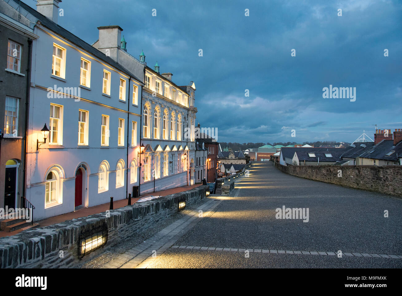 Derry city walls hi-res stock photography and images - Alamy