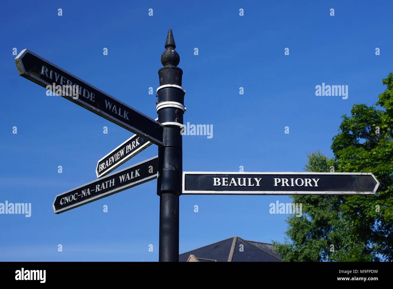 Historic scotland tourist road sign hi-res stock photography and images ...