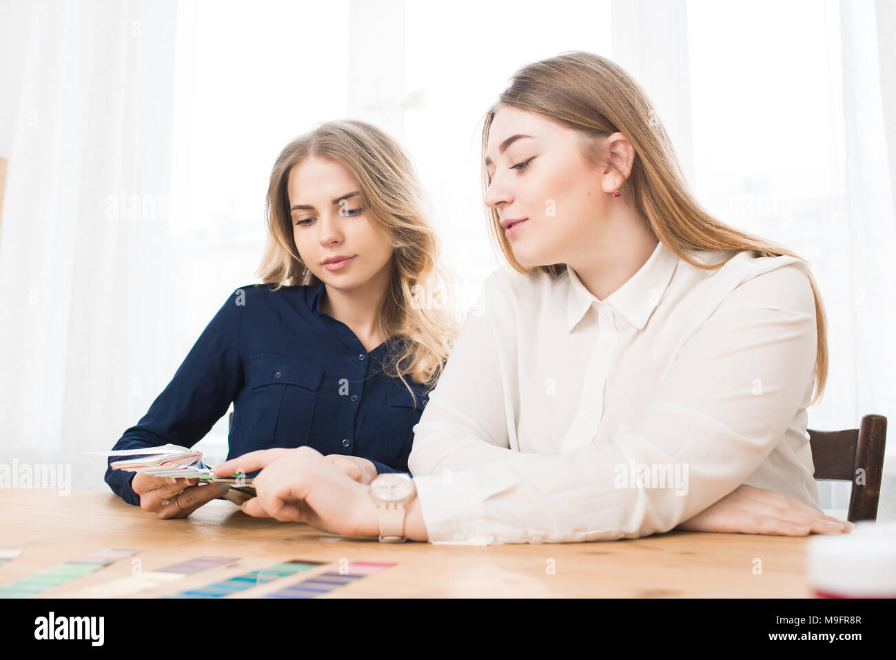 Working pattern hi-res stock photography and images - Alamy