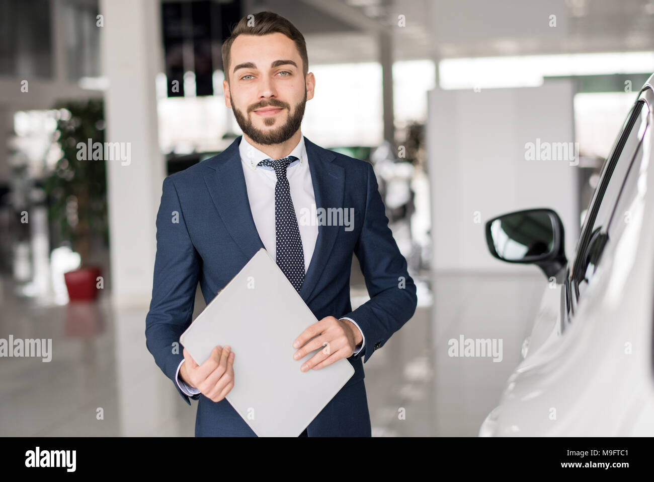 Salesperson car hi-res stock photography and images - Alamy