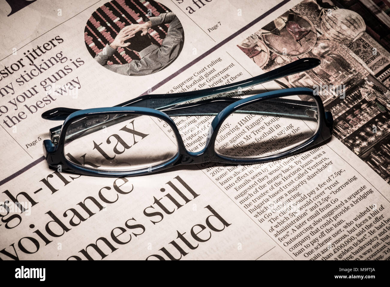 Newspaper and eye glasses hi-res stock photography and images - Alamy