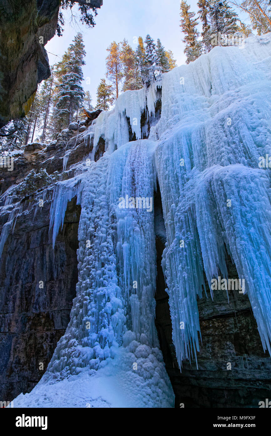 42,749.08952 Maligne River Canyon iced walls, deep canyon, icefalls ...