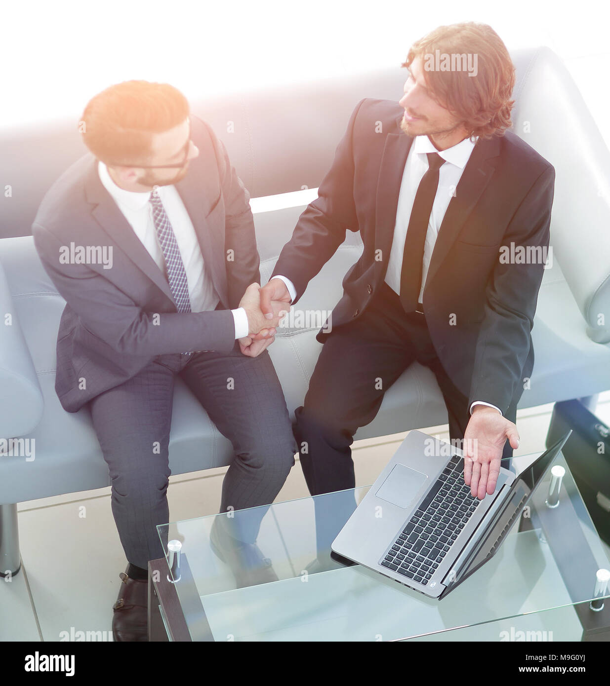 handshake Manager and the client Stock Photo - Alamy