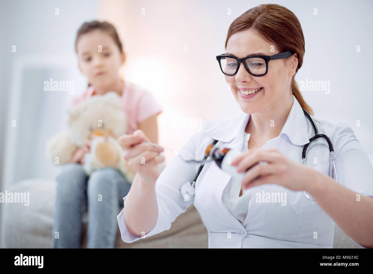 Doctor treating hi-res stock photography and images - Alamy