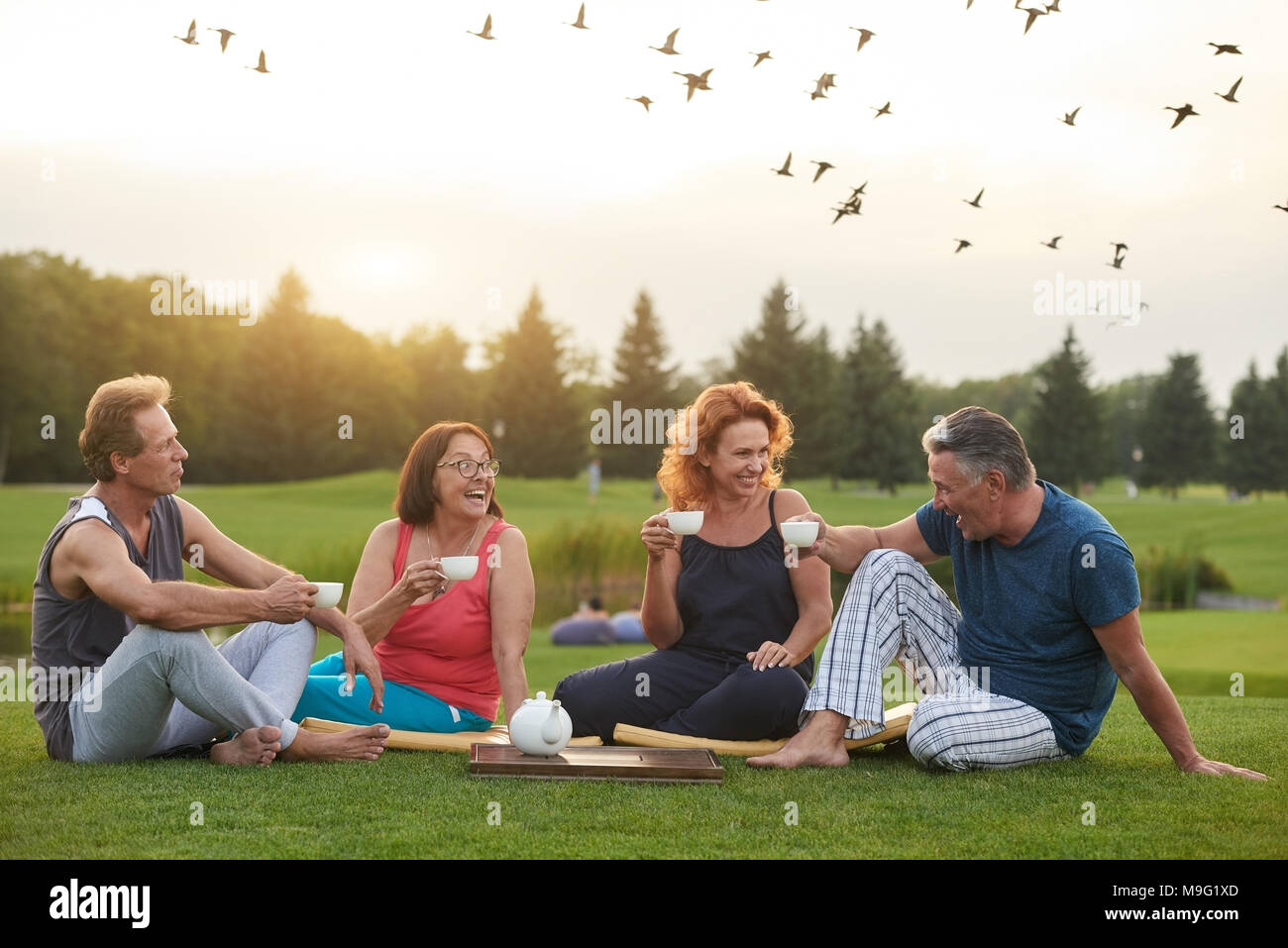 Four people sitting hi-res stock photography and images - Alamy