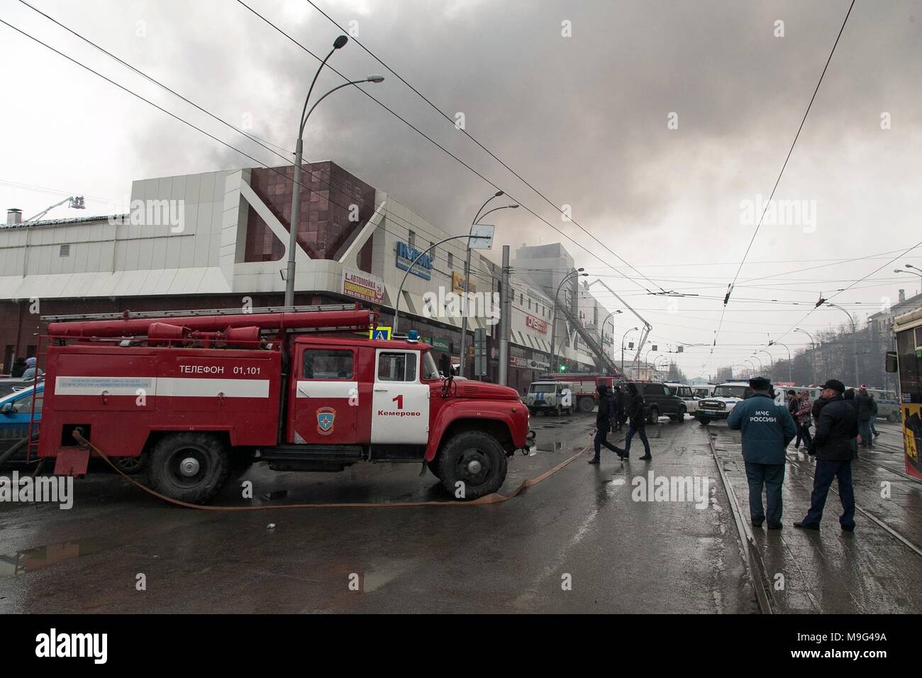 Moscow, Russia. 25th Mar, 2018. Members of the emergency ministry fire ...