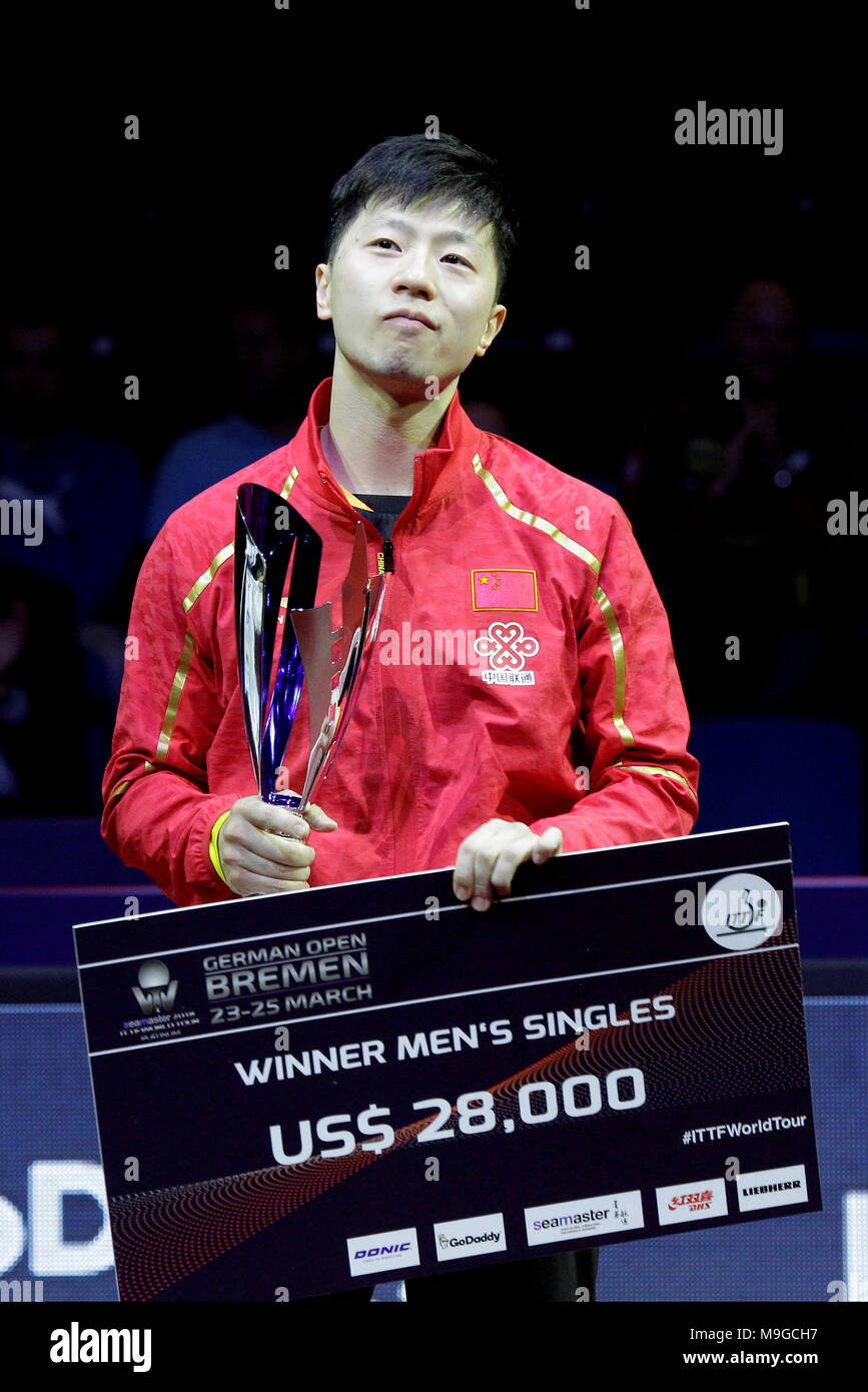Chinas ma long poses trophy hi-res stock photography and images - Alamy