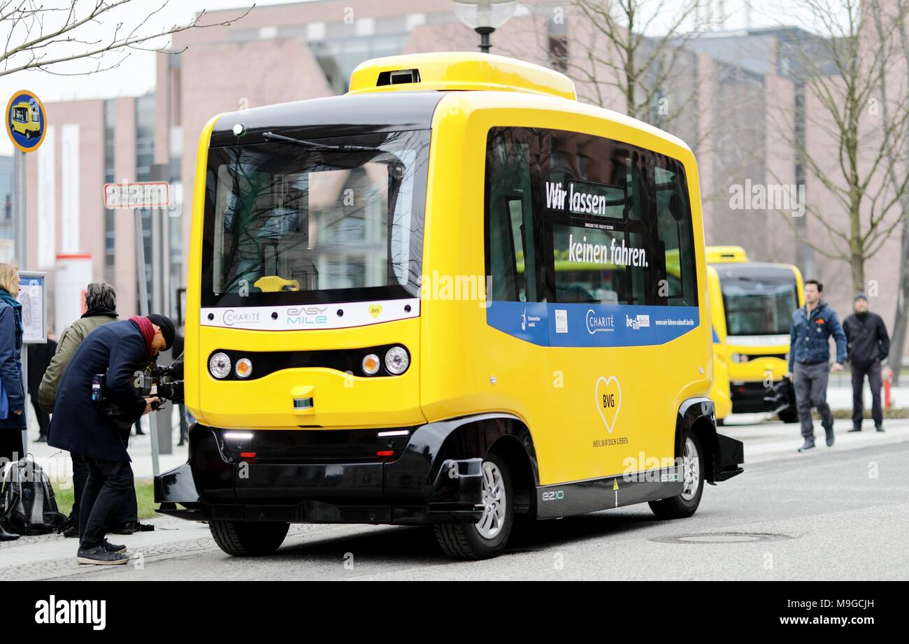 26 March 2018, Germany, Berlin: Driverless minibusses starting its ...