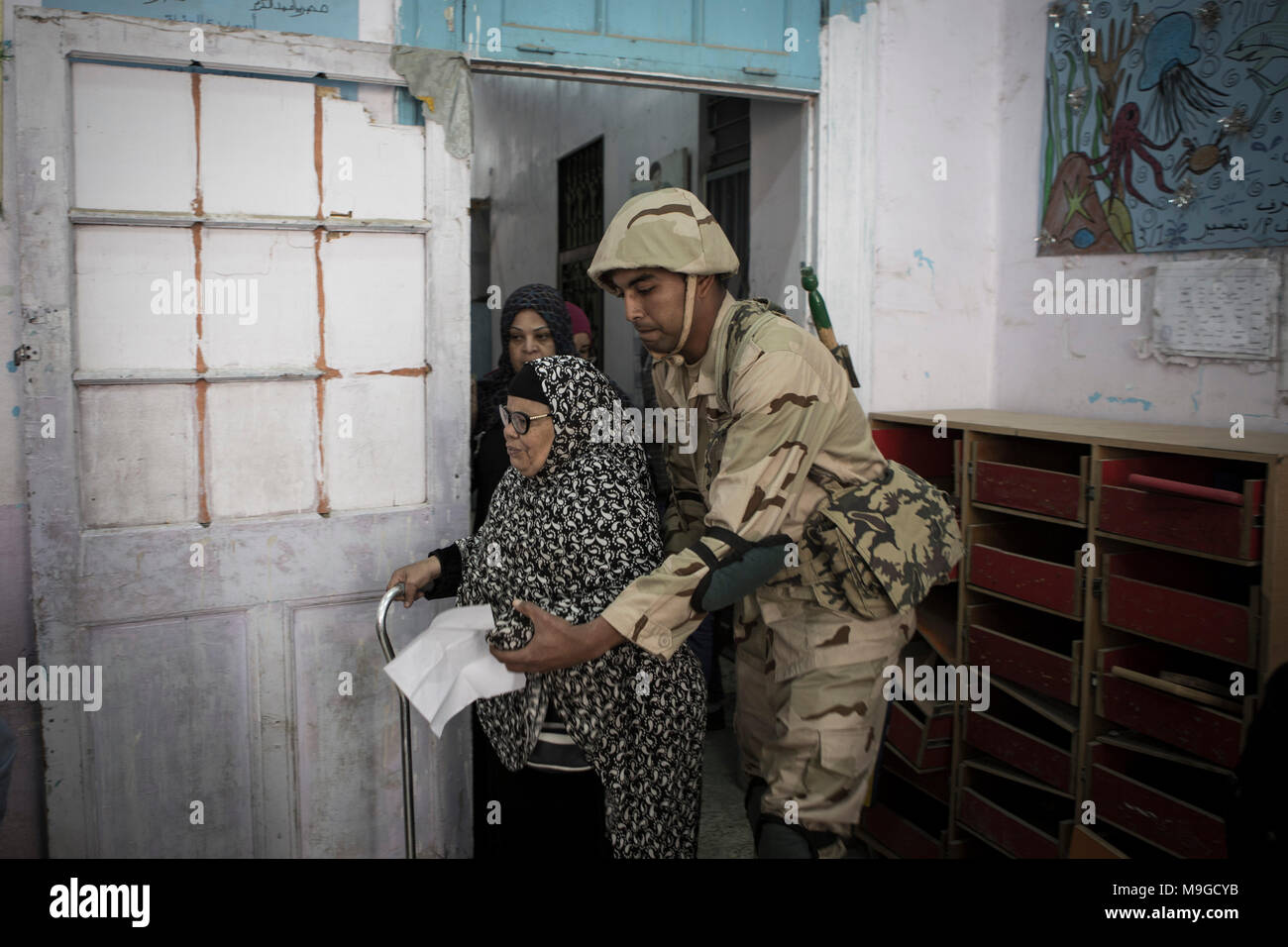 Egyptian elder woman hi-res stock photography and images - Alamy