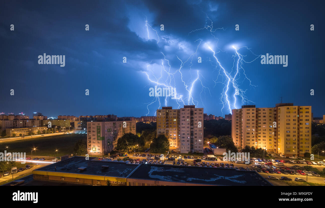 Lightning strike house hi-res stock photography and images - Alamy