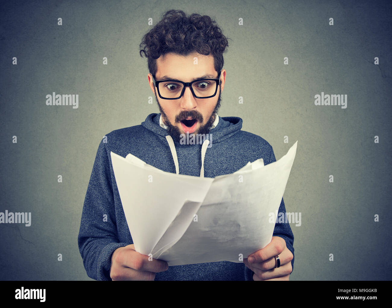 Documents service hi-res stock photography and images - Alamy