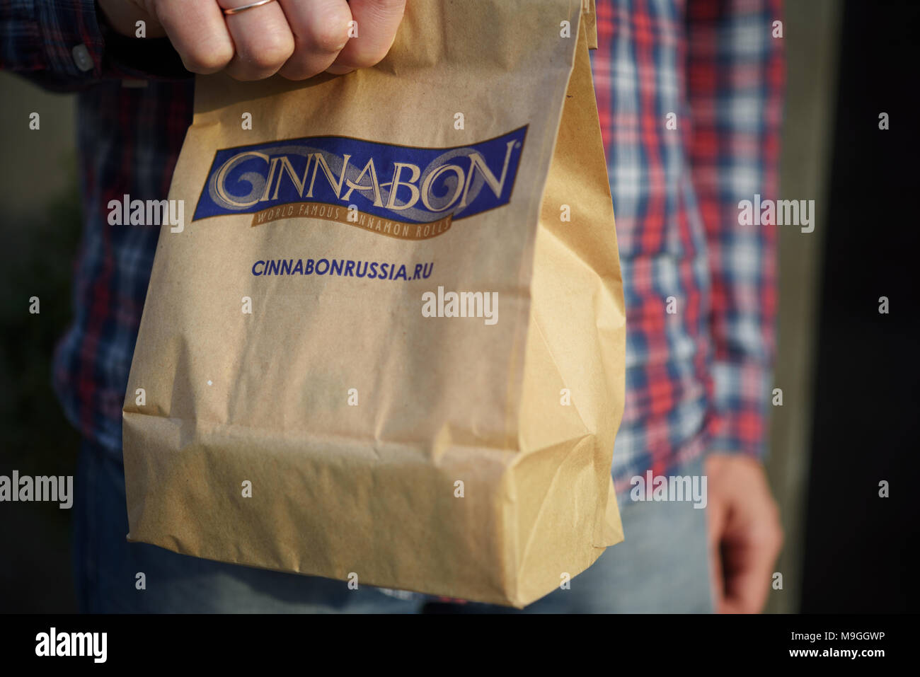 Cinnabon hi-res stock photography and images - Alamy