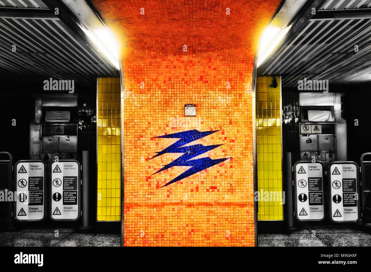 London Underground Tube Station: Hatton Cross Stock Photo - Alamy