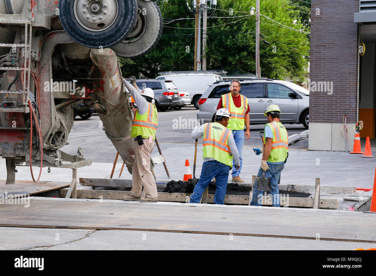 Construction workers hi-res stock photography and images - Alamy
