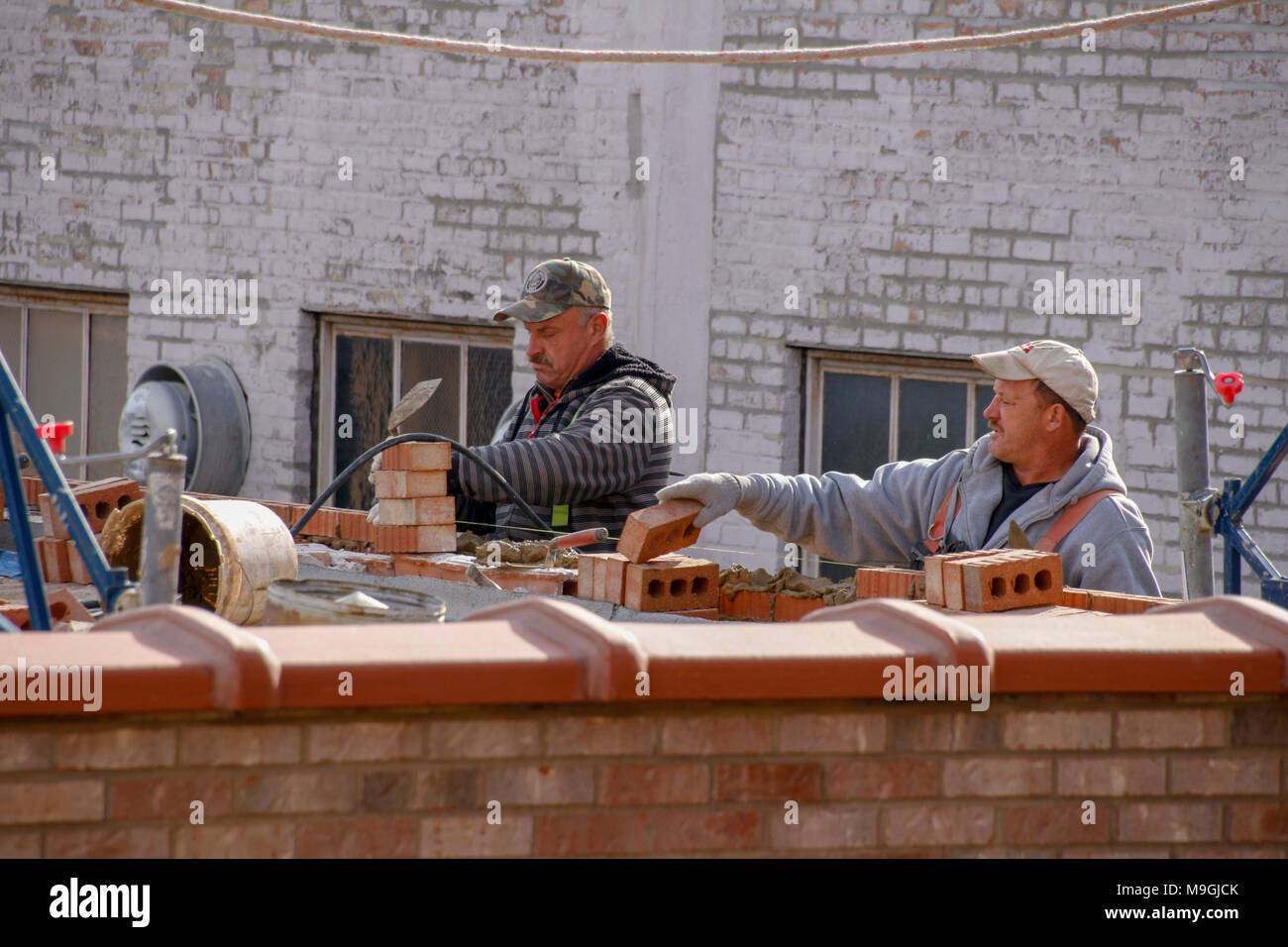 Bricklayer Bricklayers High Resolution Stock Photography and Images - Alamy