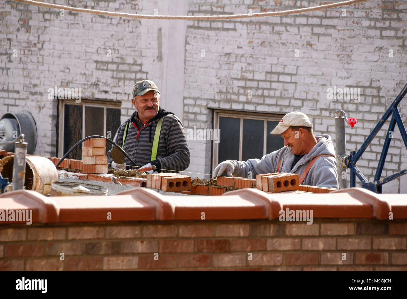 Bricklayers hi-res stock photography and images - Alamy