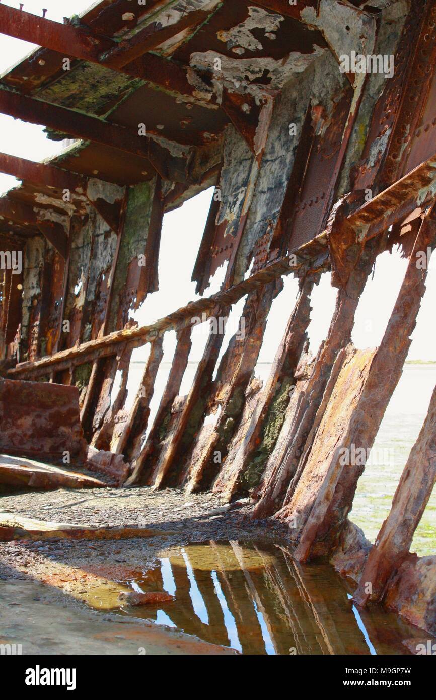 Ship skeleton hi-res stock photography and images - Alamy