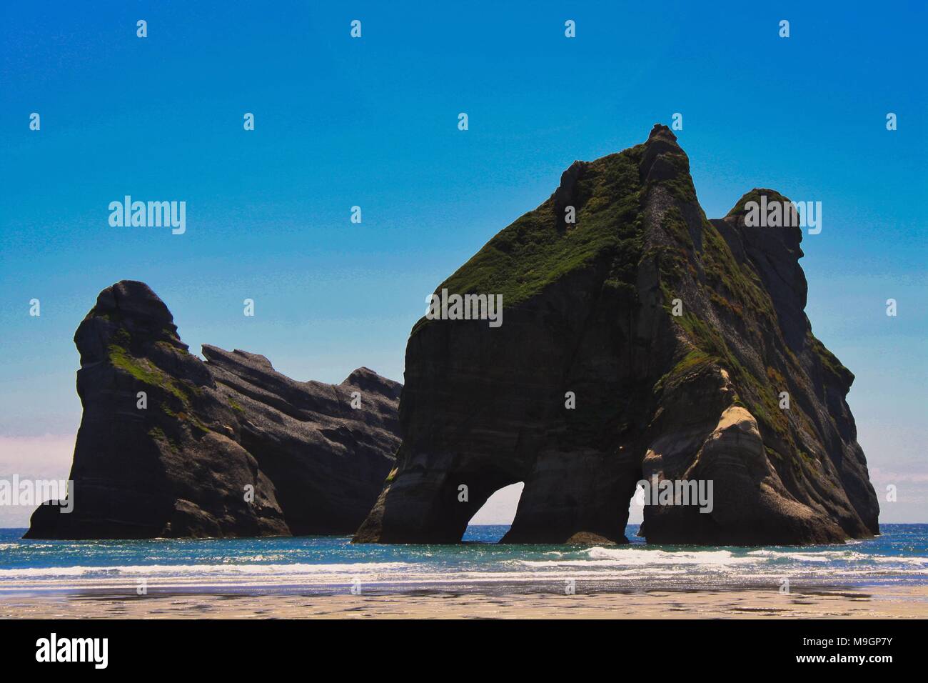 Wharariki beach new zealand hi-res stock photography and images - Alamy
