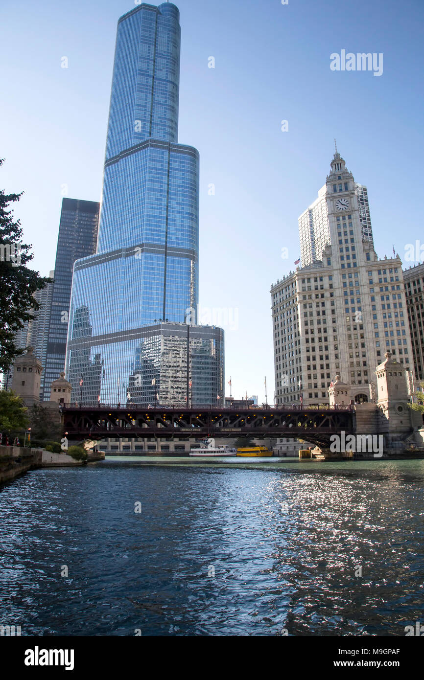Chicago downtown and the Michigan Avenue Bridge (officially DuSable ...