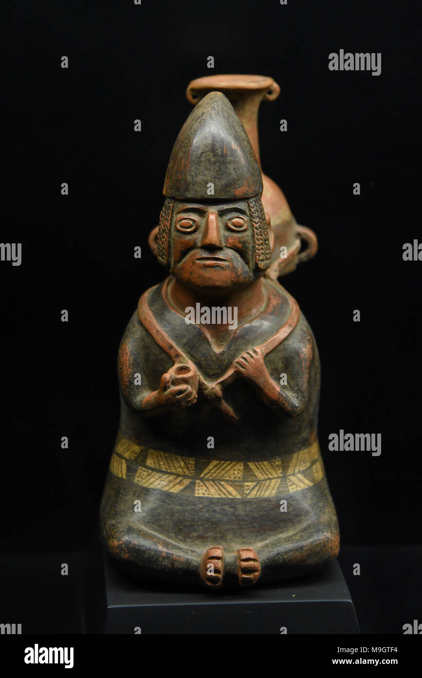 Peruvian Pottery Mochica, Wari, Inca era and culture Stock Photo - Alamy