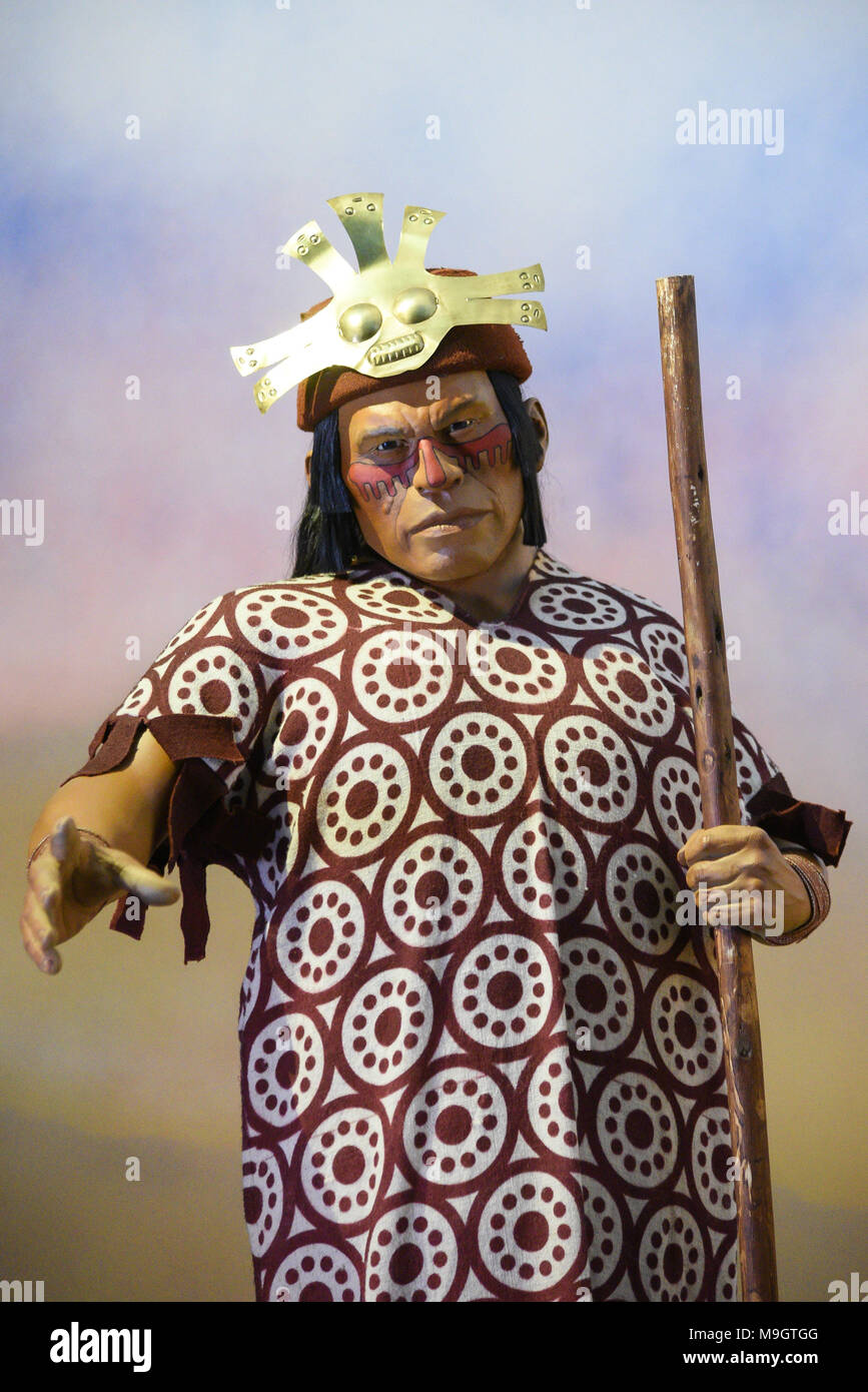 Gold inca mask hi-res stock photography and images - Alamy