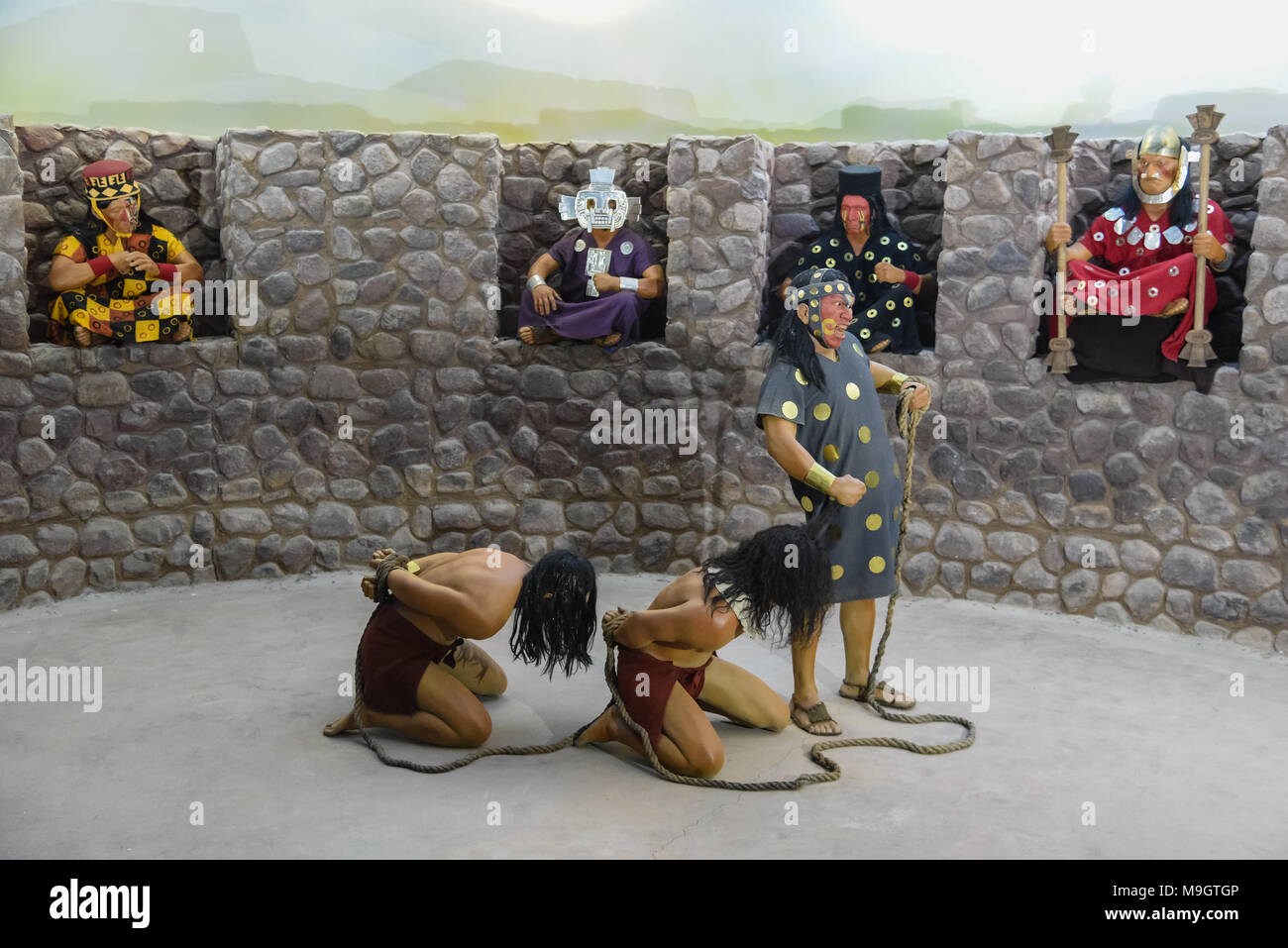 Gold inca mask hi-res stock photography and images - Alamy