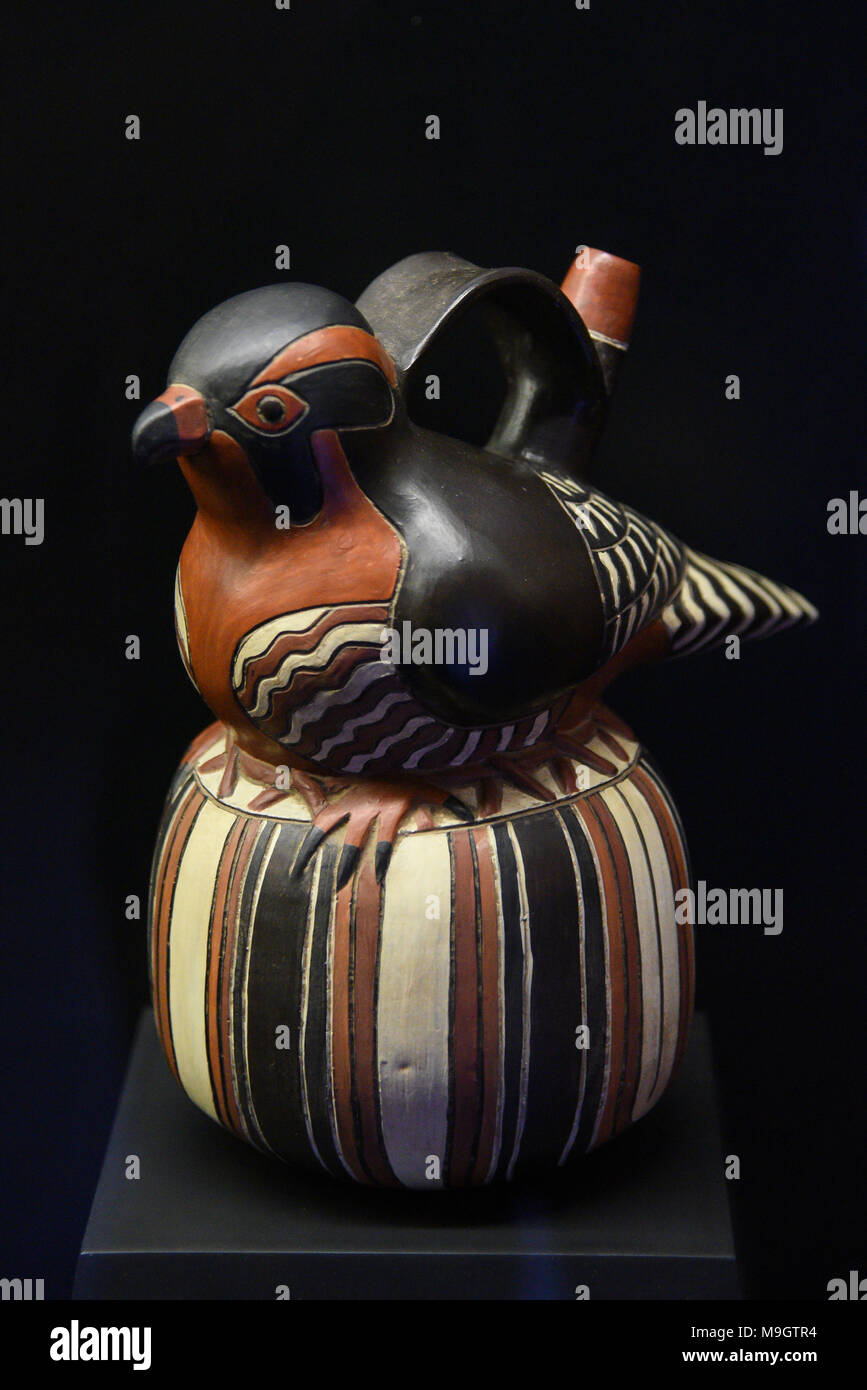 Peruvian pottery figures from the Wari Culture Stock Photo - Alamy