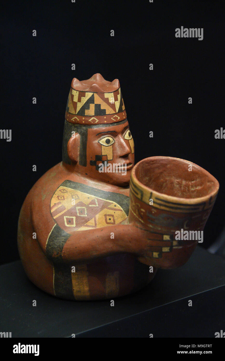 Peruvian pottery figures from the Wari Culture Stock Photo - Alamy