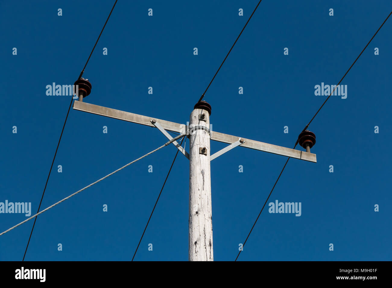 Electricity power supply pole with crossbar and 3 overhead cables ...