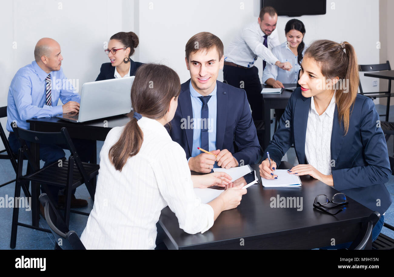 Business consulting on round table hi-res stock photography and images ...