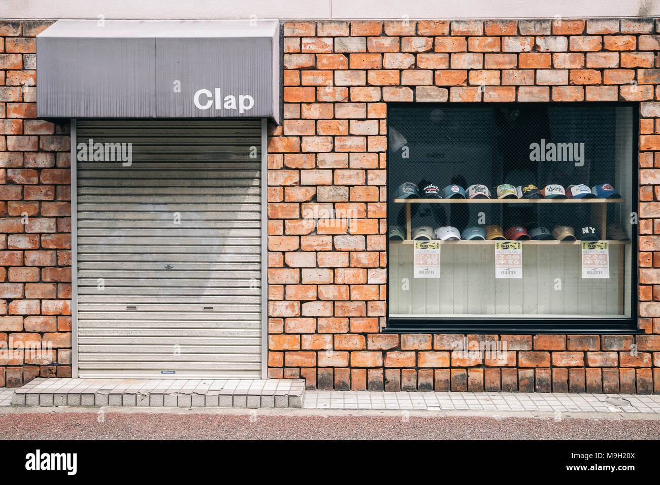 Shopping mall exterior closed hi-res stock photography and images - Alamy