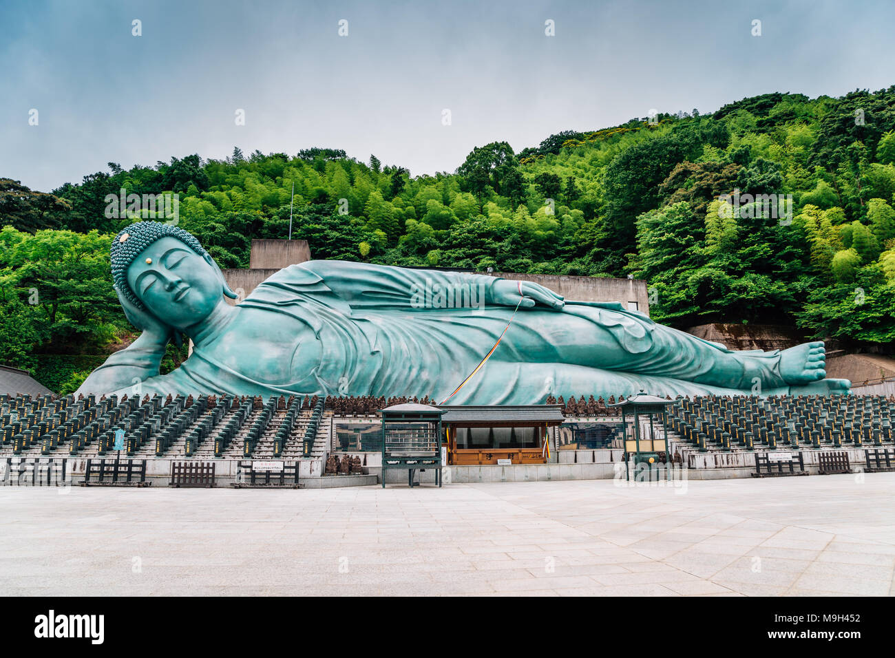 Bronze buddha statue in Nanzo-in Temple, Fukuoka, Japan Stock Photo - Alamy
