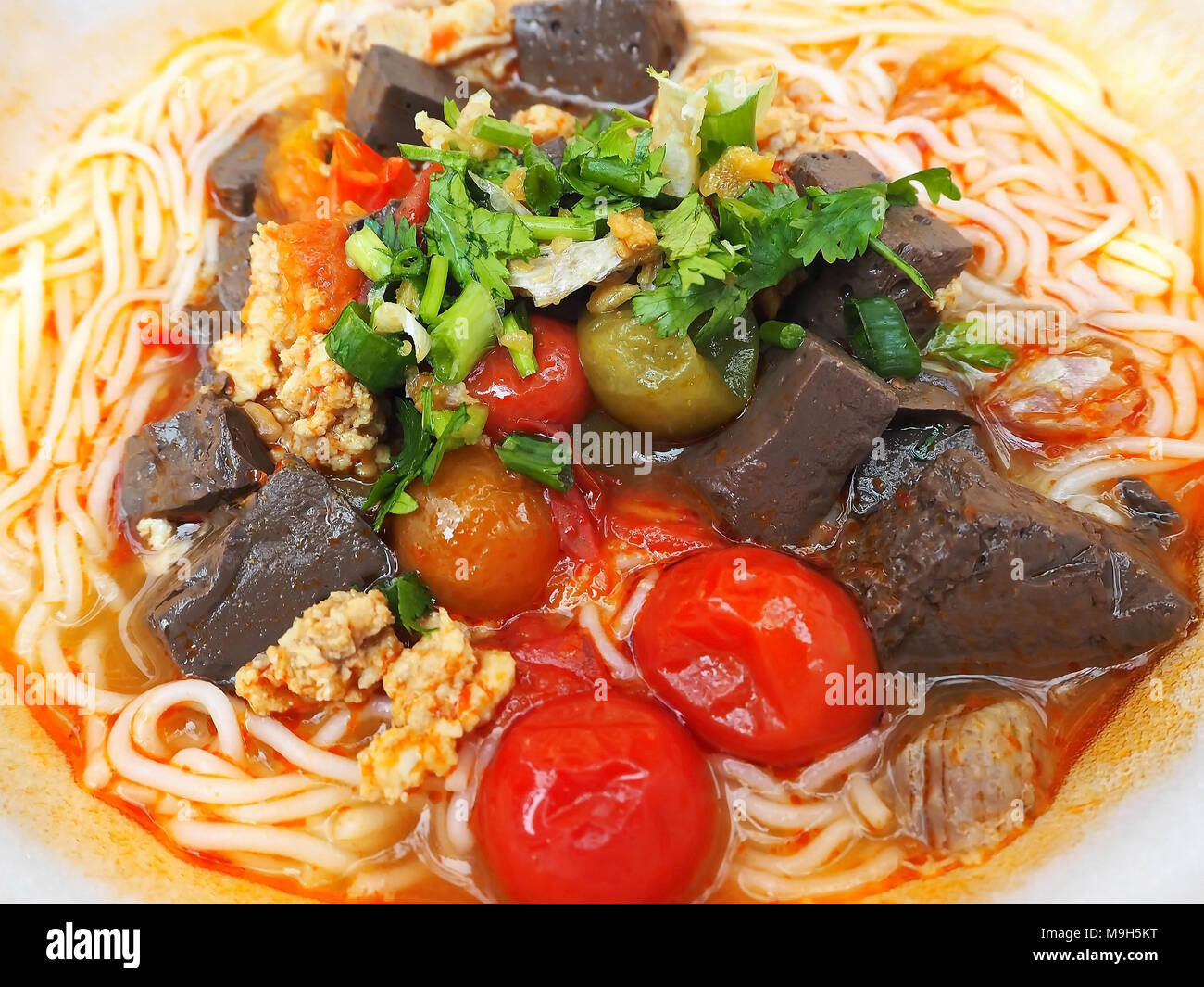 Spicy Rice Noodle Soup with Minced Pork, Chicken Blood and Tomatoes ...