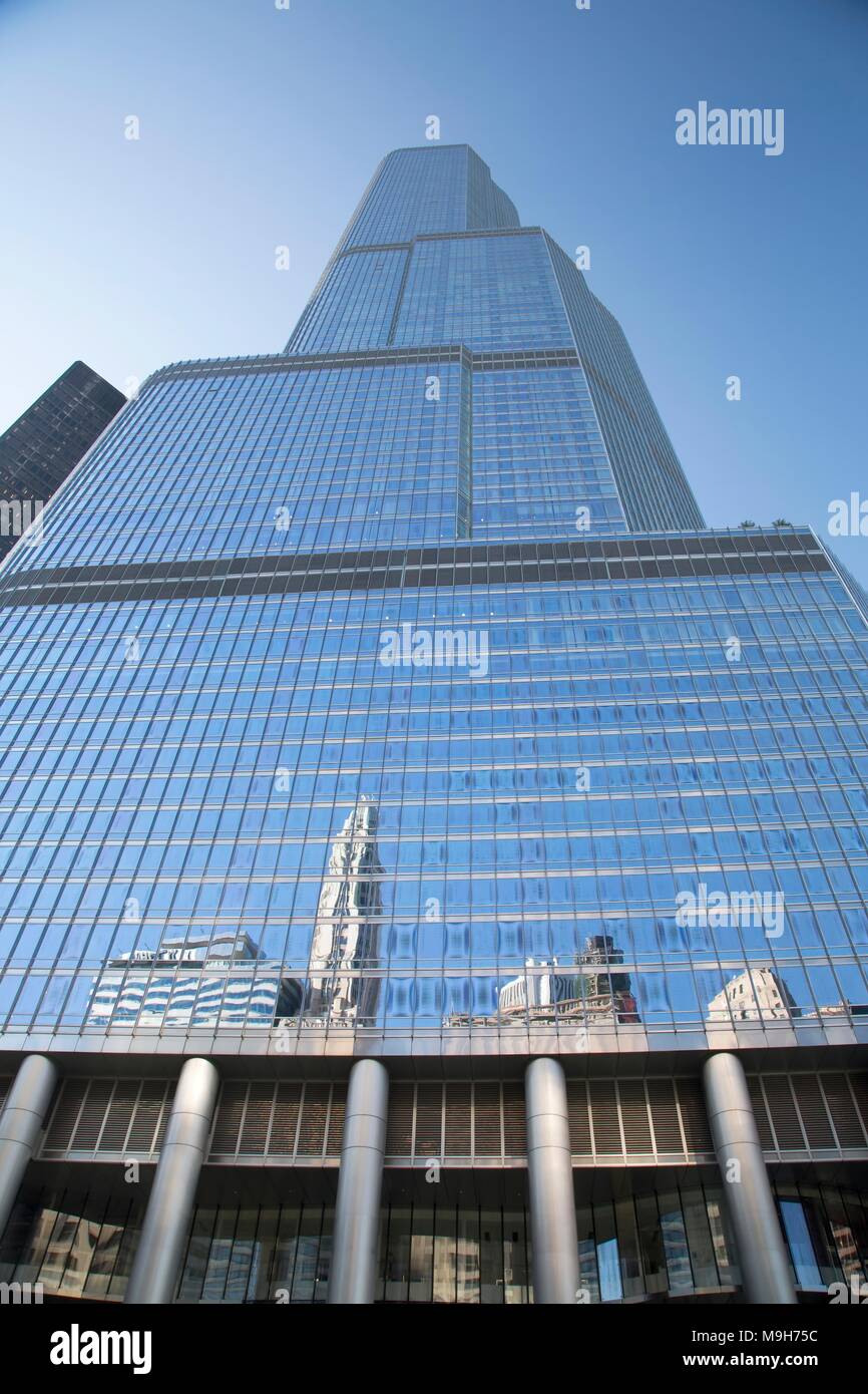 Chicago river walk loop hi-res stock photography and images - Alamy