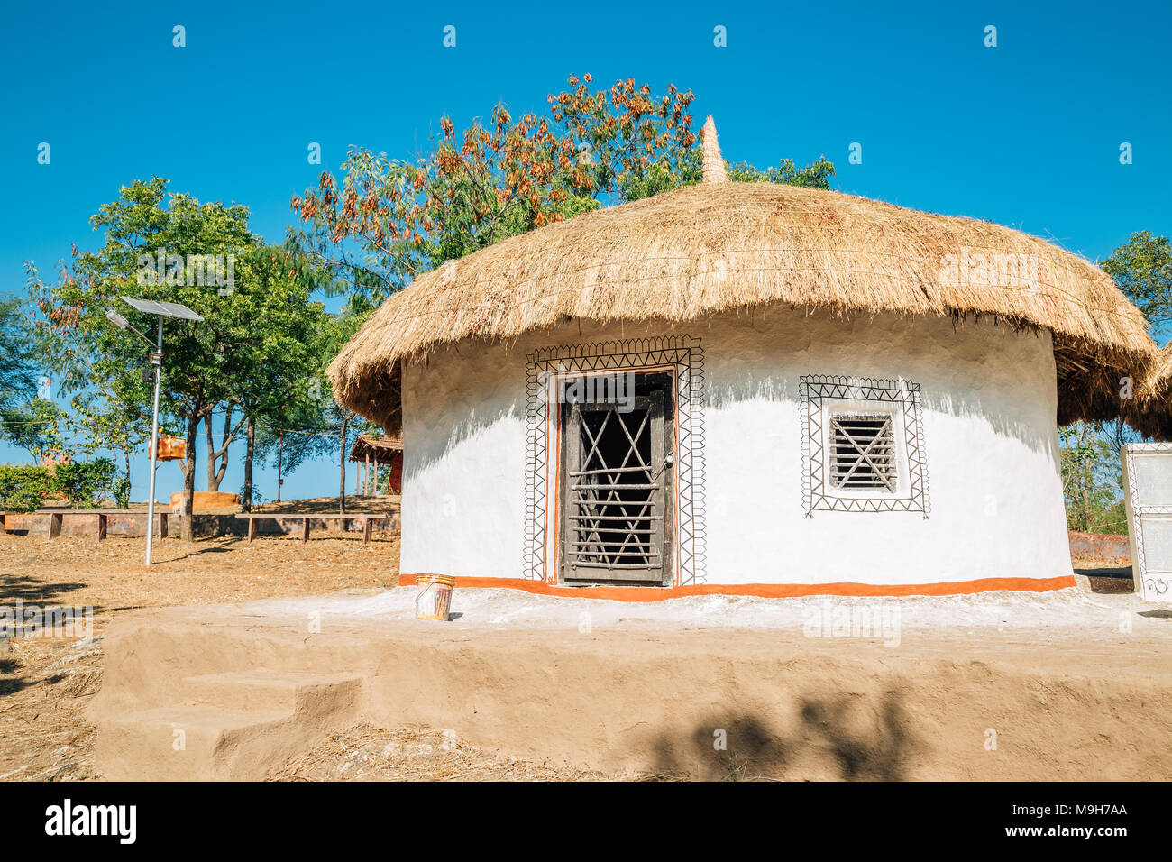 Traditional indian thatched village house hi-res stock photography and ...