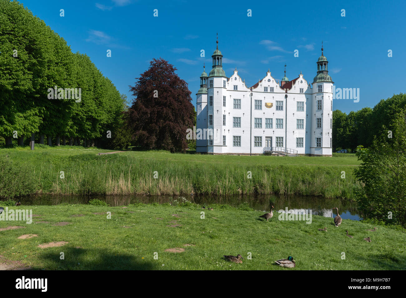 Renaissance castle hi-res stock photography and images - Alamy